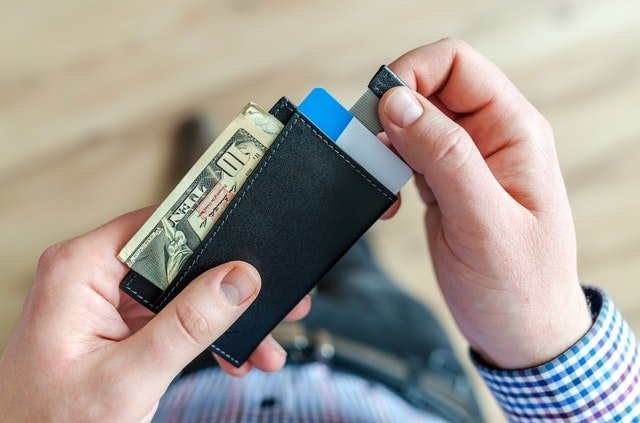 5 Financial Tips for Men Getting a Divorce
